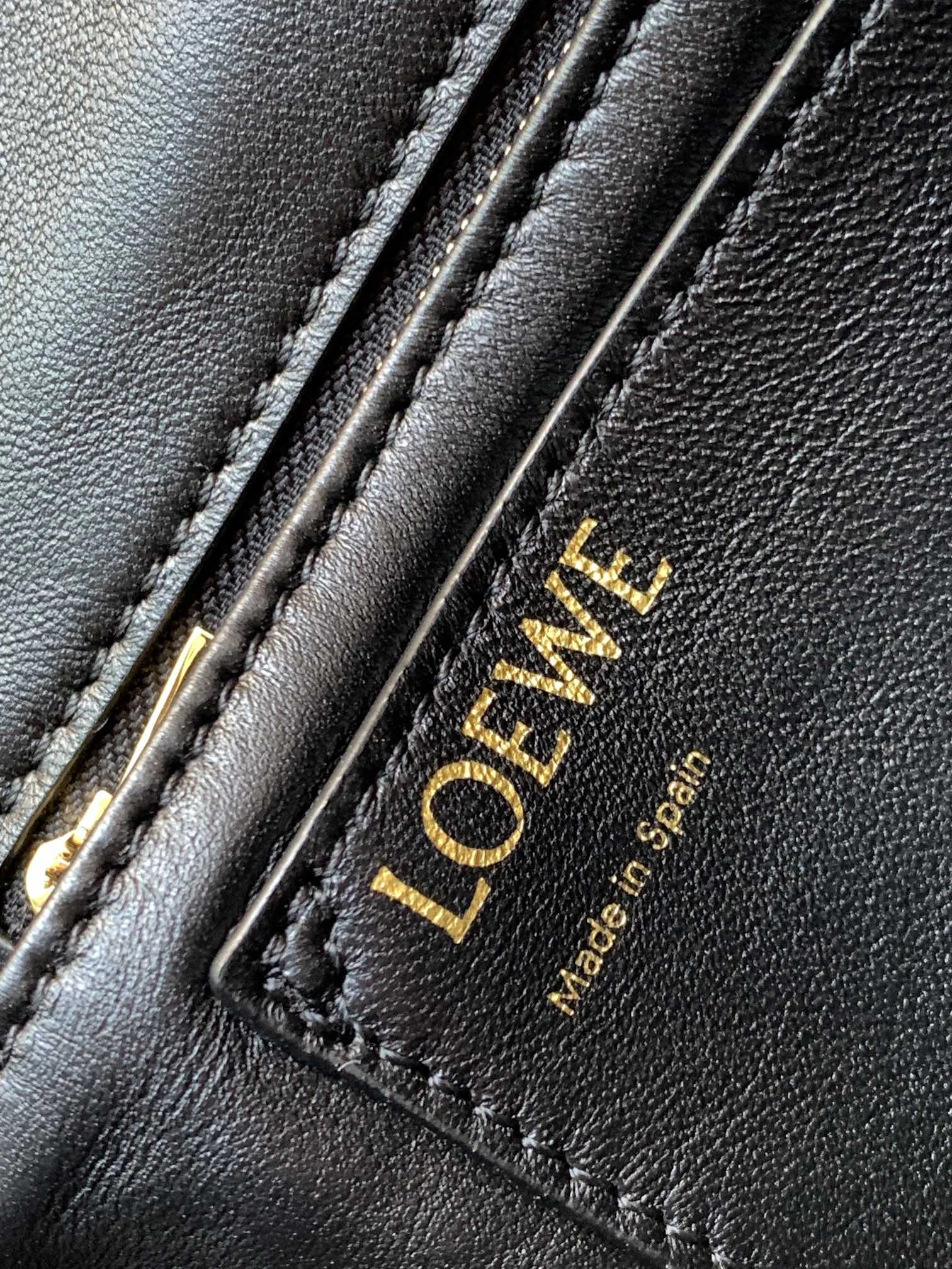 Top mirror Loewe Satchel Bags