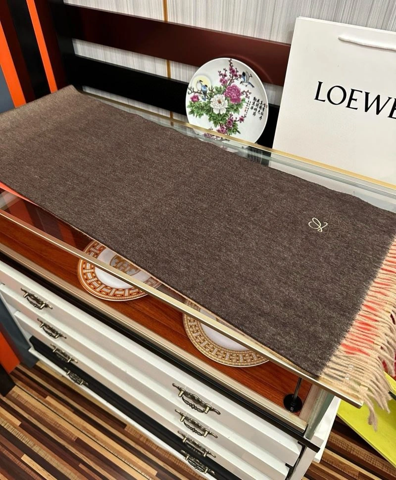 Low-cost Loewe Scarf