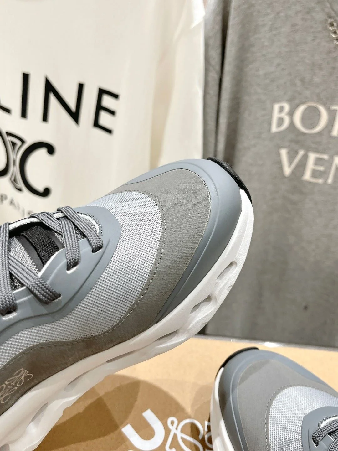 Inexpensive Loewe Shoes