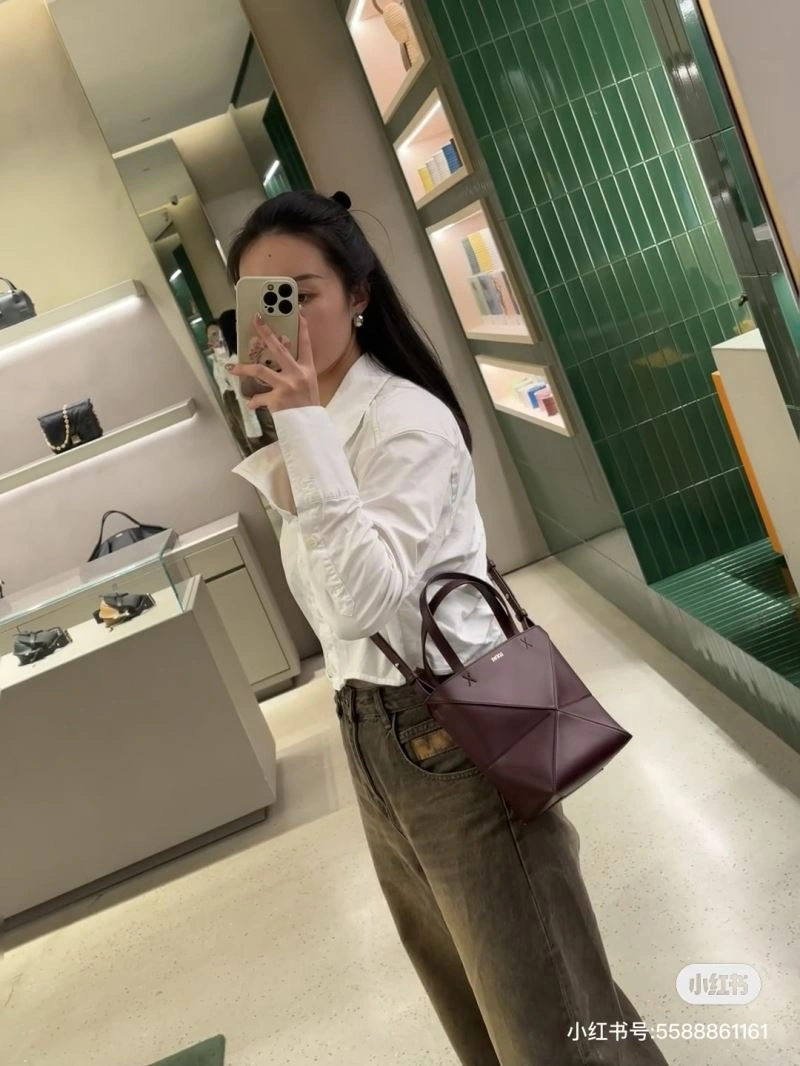 Exact replica Loewe Shopping Bags