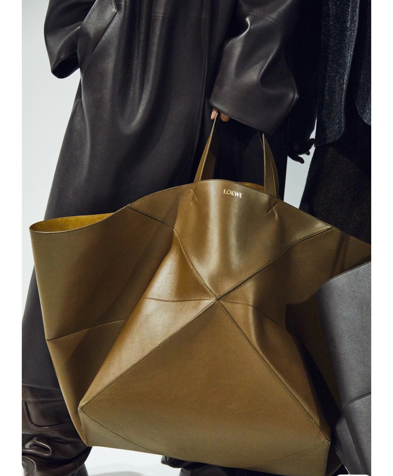 Low-cost Loewe Shopping Bags