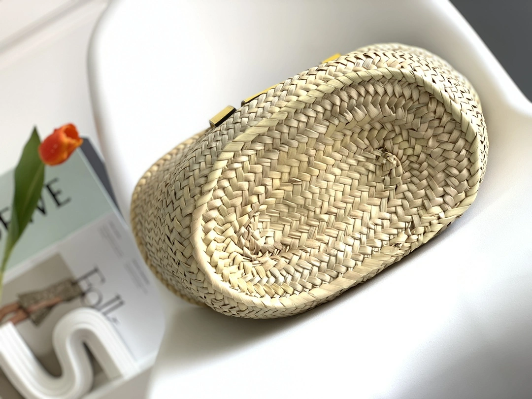 Low-cost Loewe Shopping Bags