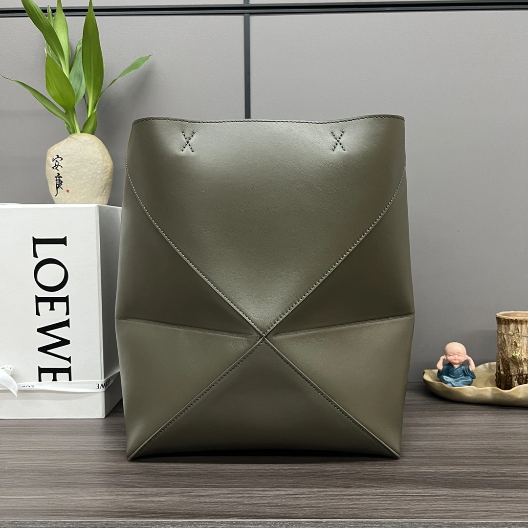 Low-cost Loewe Shopping Bags