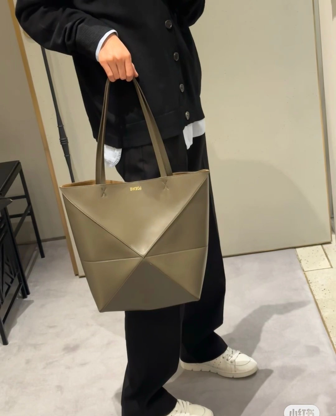 Low-cost Loewe Shopping Bags