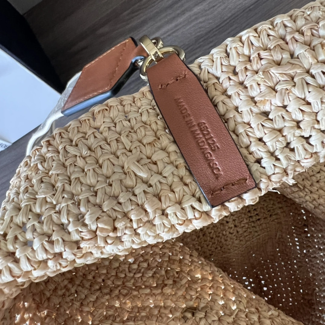 Inexpensive Loewe Shopping Bags