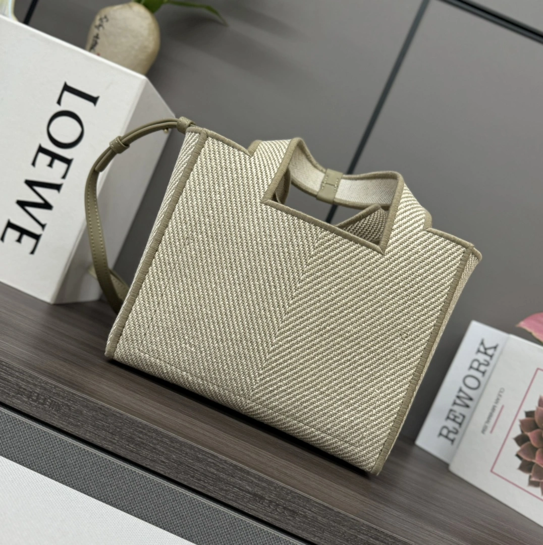 Top match Loewe Shopping Bags