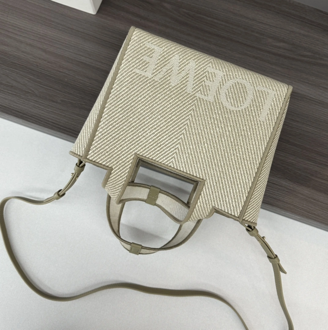 Top match Loewe Shopping Bags