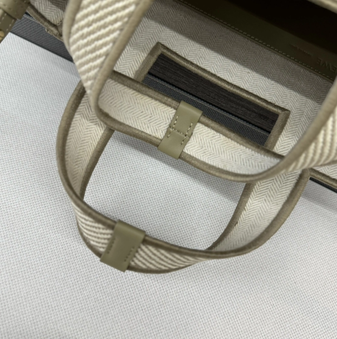 Top match Loewe Shopping Bags