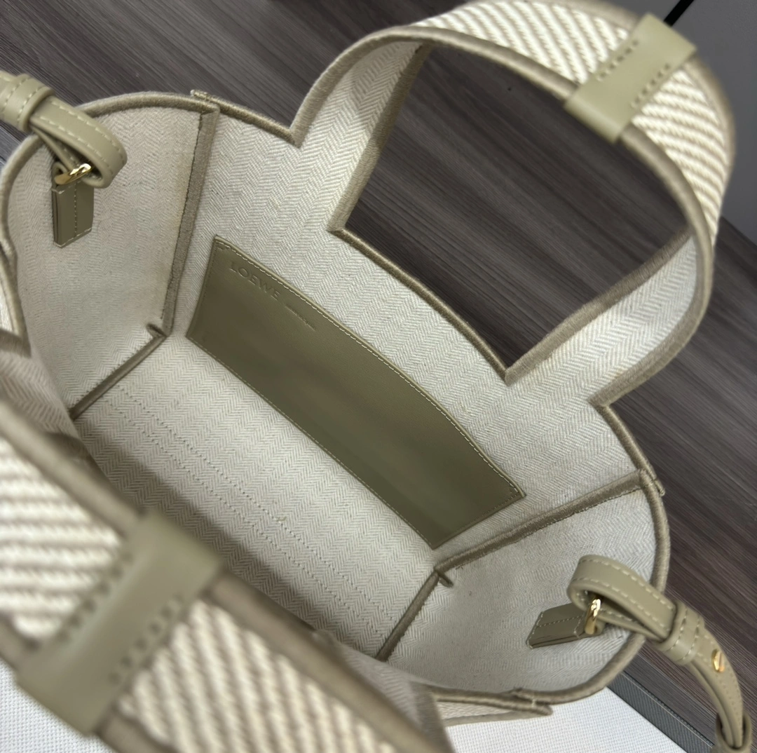 Top match Loewe Shopping Bags