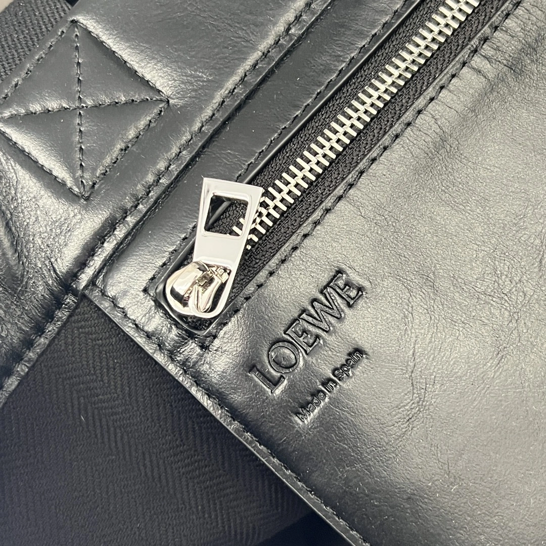 Bargain Loewe Shopping Bags