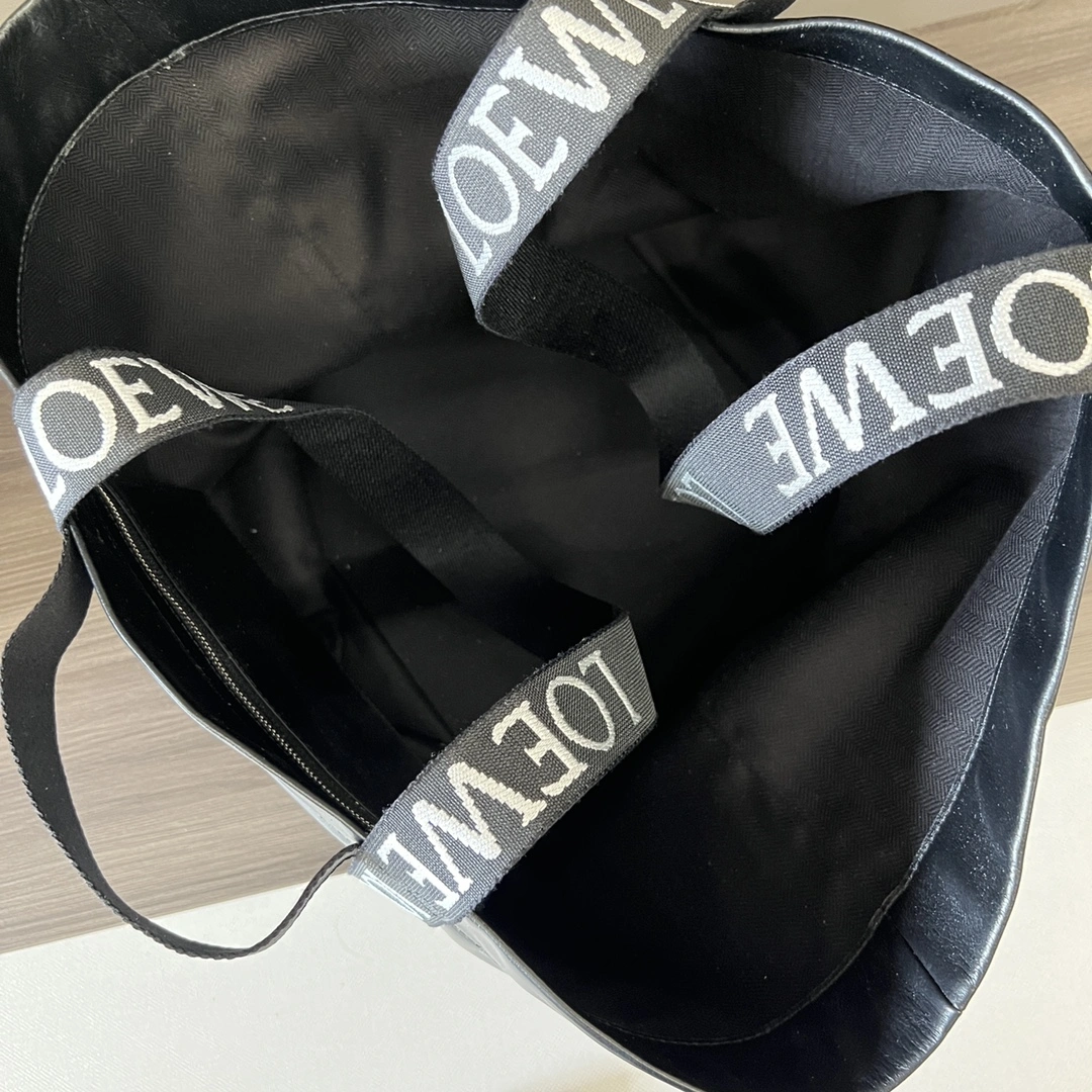 Bargain Loewe Shopping Bags