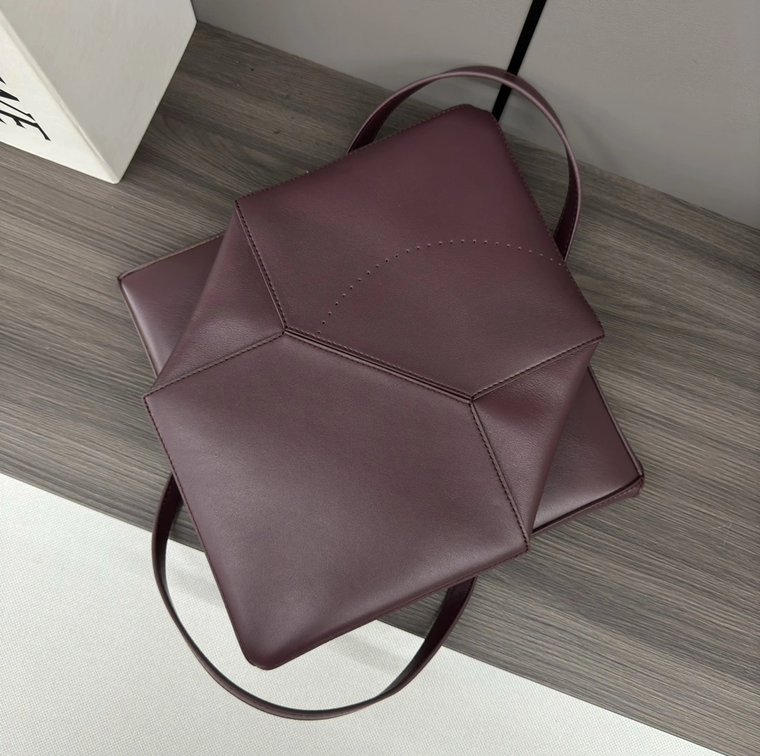 Accurate model Loewe Shopping Bags