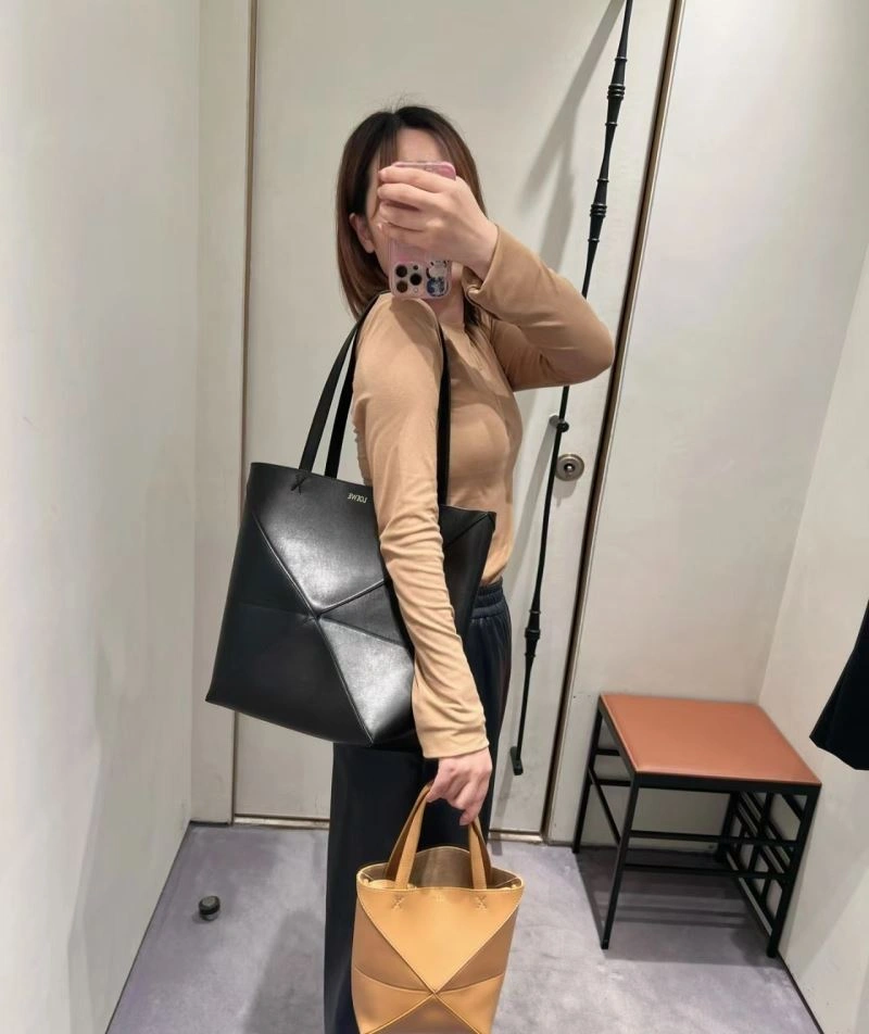 Inexpensive Loewe Shopping Bags