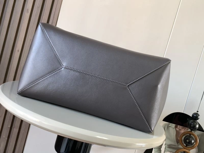 Reasonably priced Loewe Shopping Bags