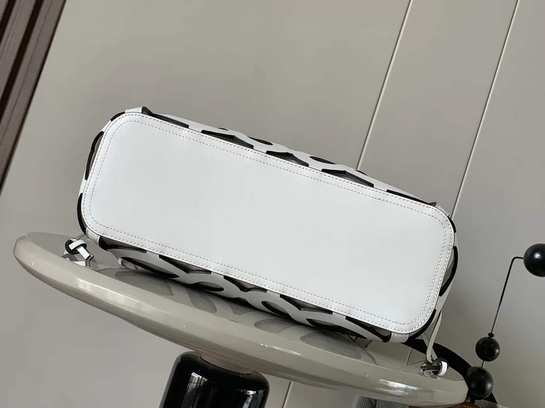 Bargain Loewe Shopping Bags