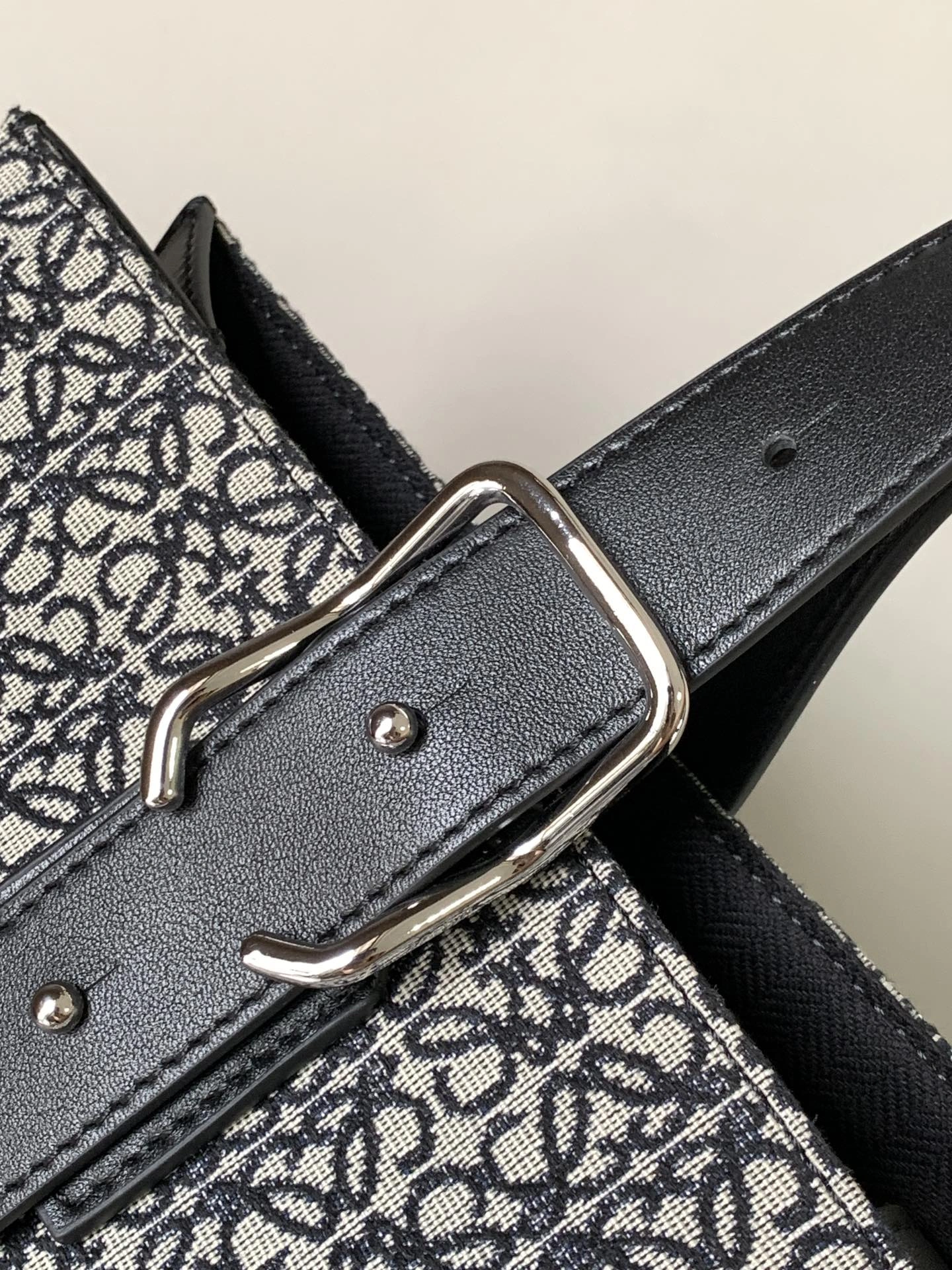 Discounted Loewe Shopping Bags