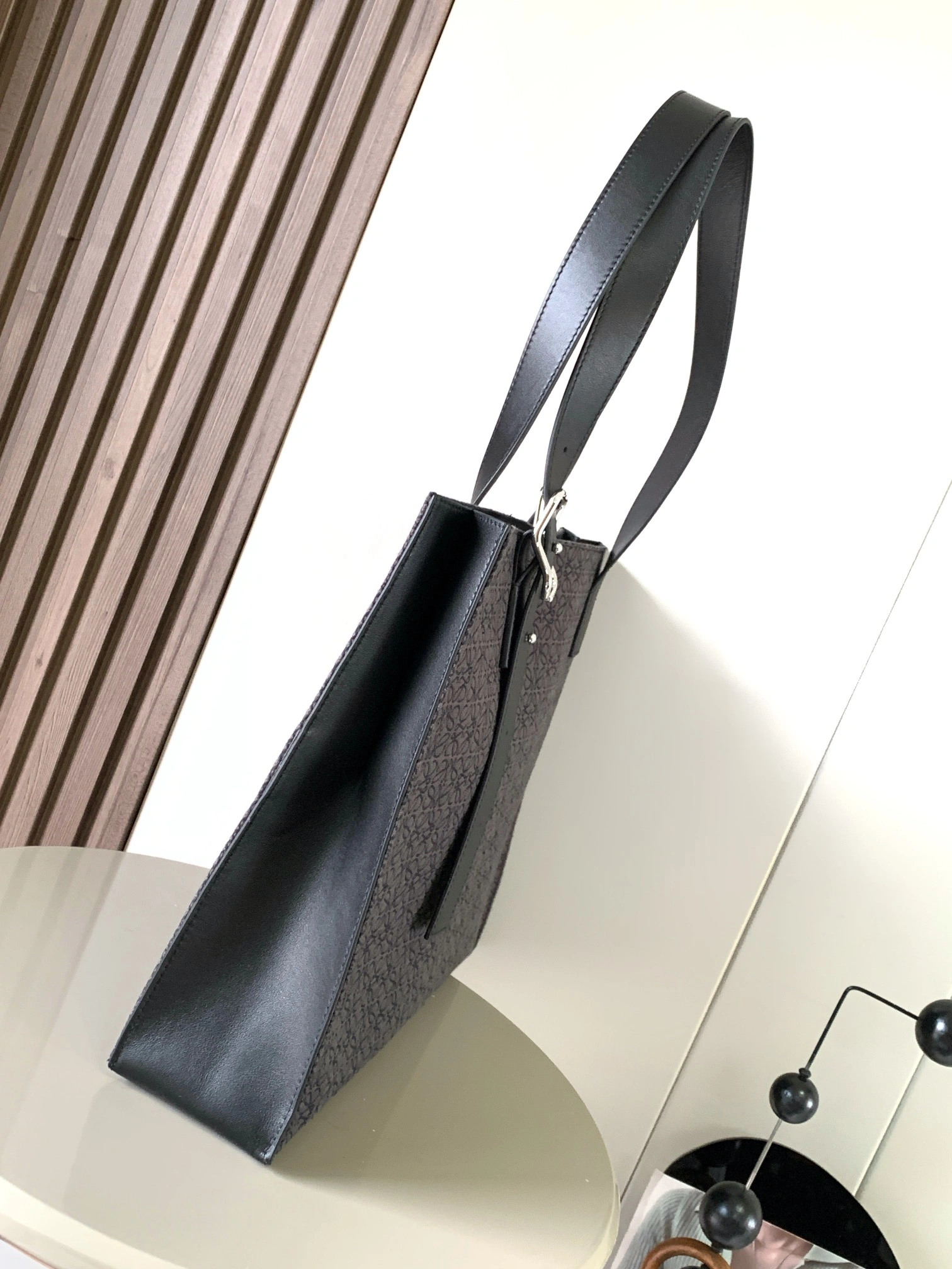 Low-cost Loewe Shopping Bags