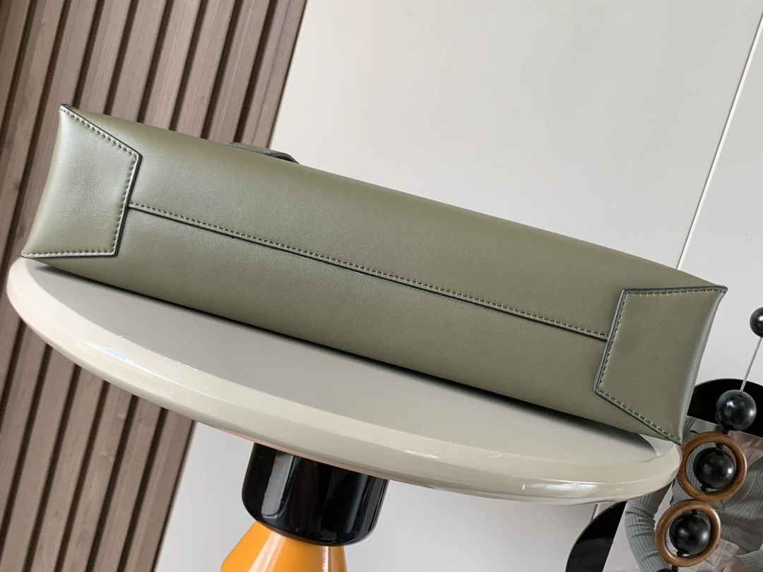Top match Loewe Shopping Bags