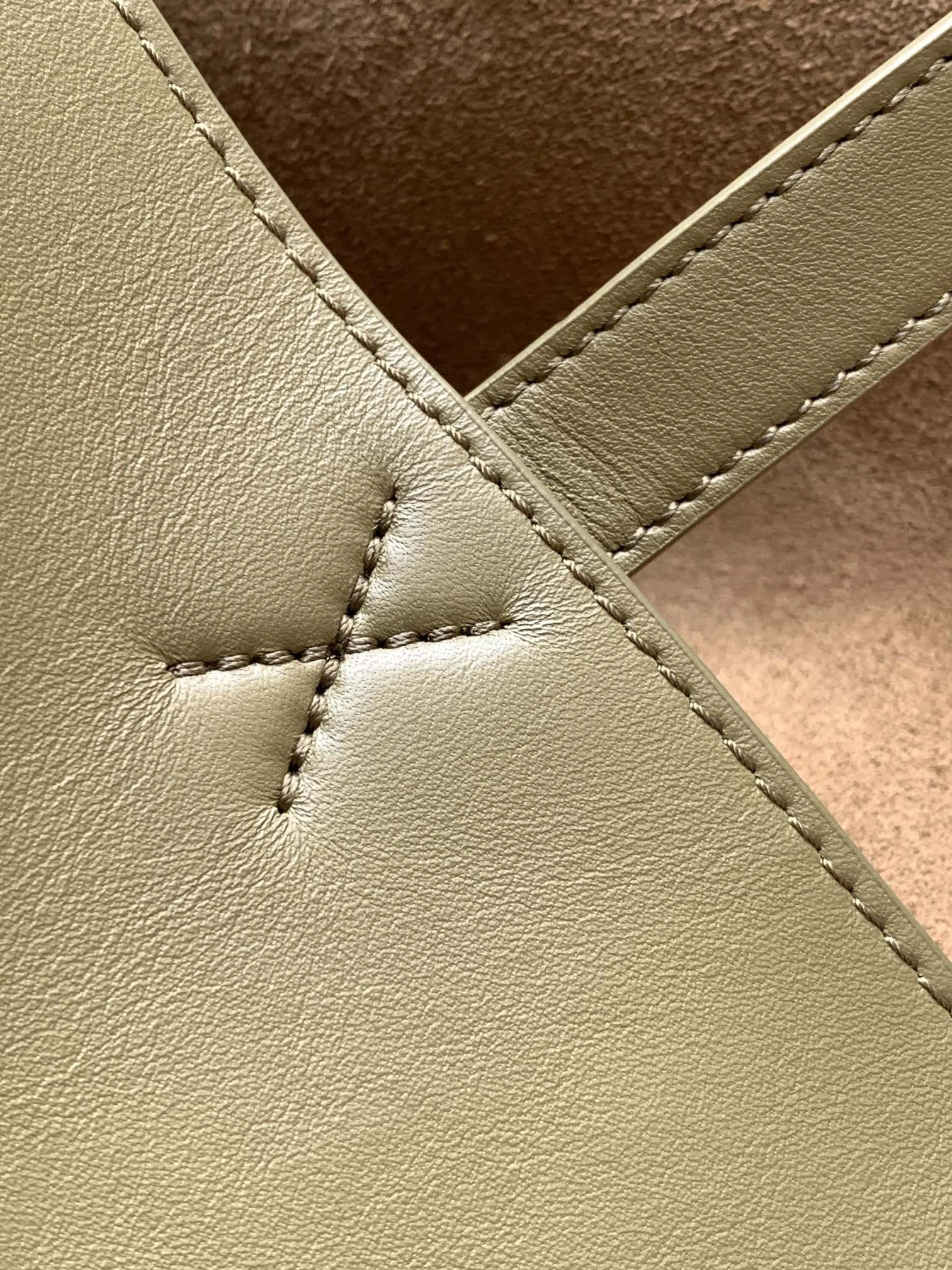 Top match Loewe Shopping Bags