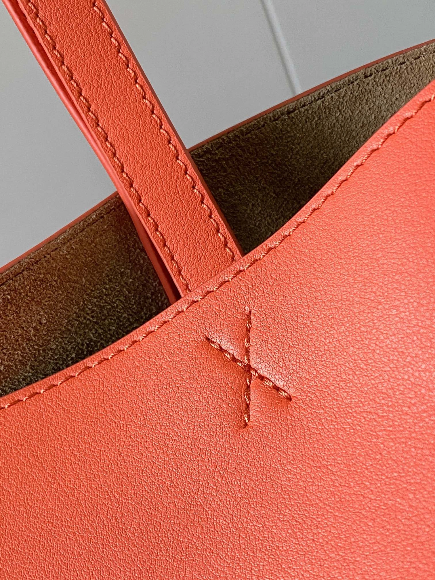 Accurate model Loewe Shopping Bags