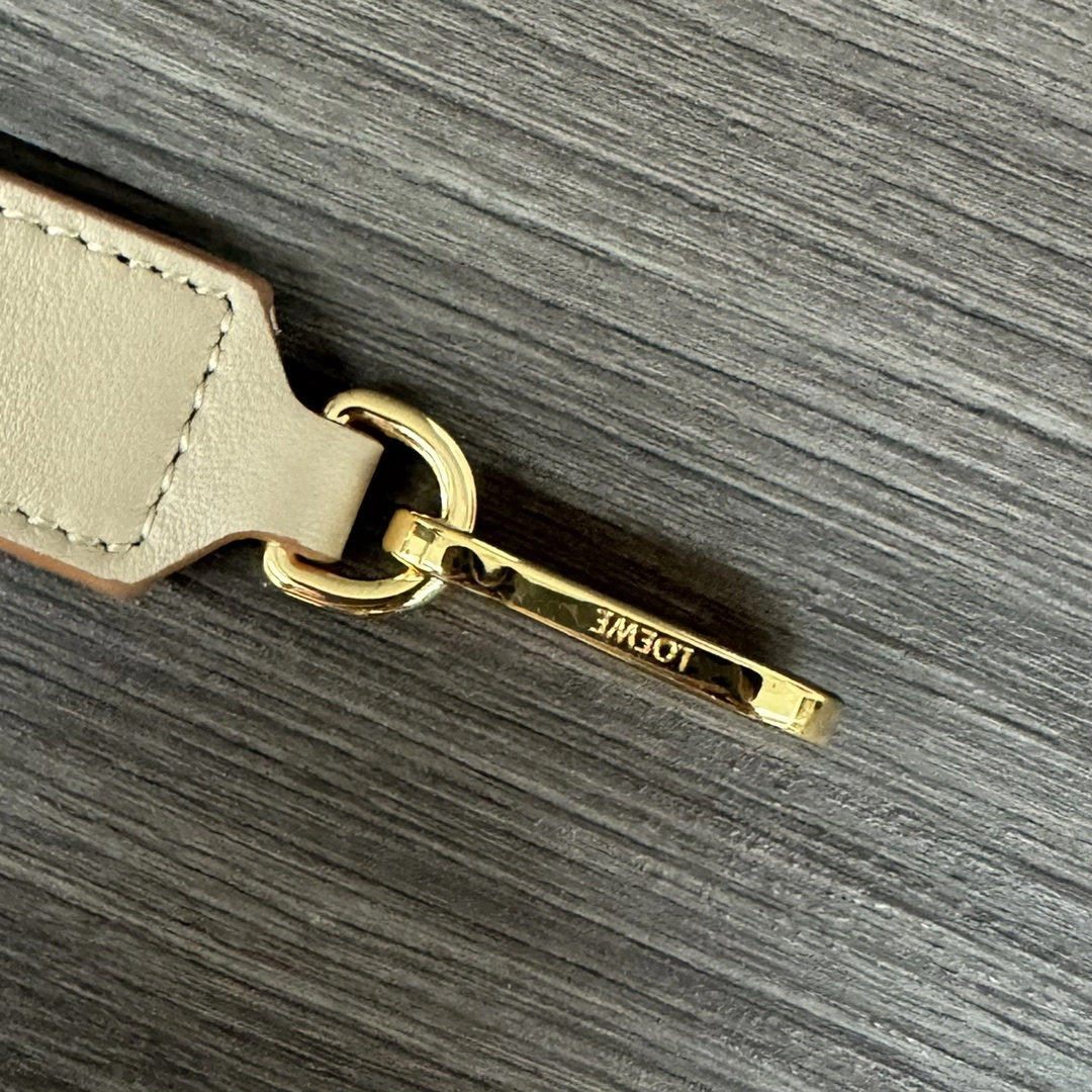 Legit Loewe Shoulder Straps