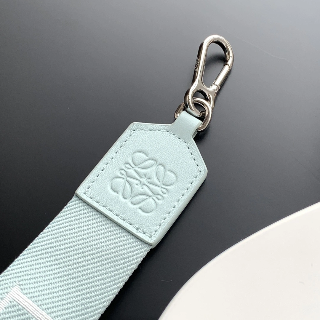 Low-cost Loewe Shoulder Straps