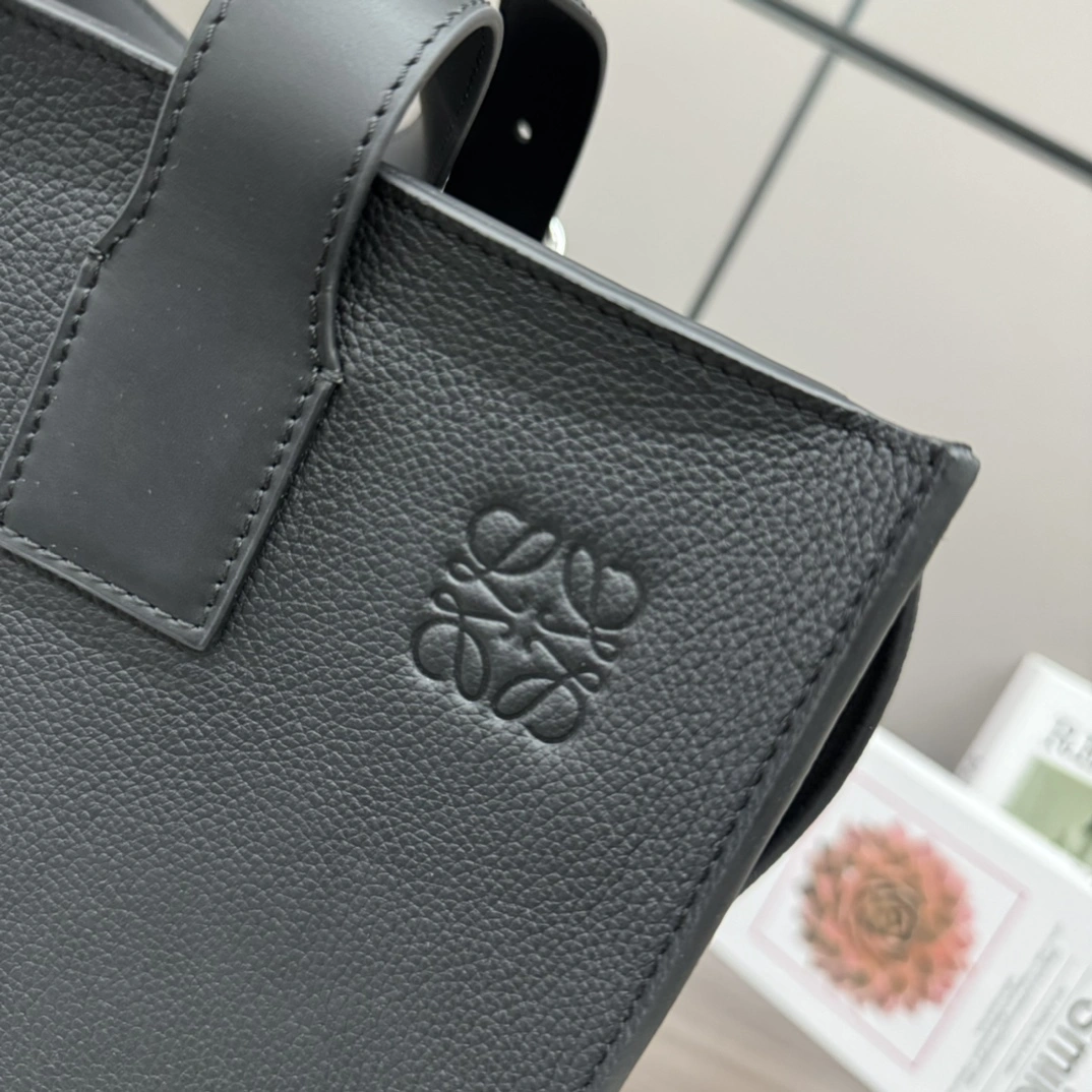 Accurate model Loewe Top Handle Bags