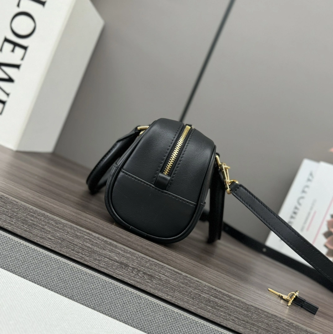 Cut-rate Loewe Top Handle Bags