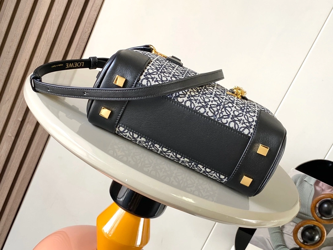 Top mirror Loewe Top Handle Bags