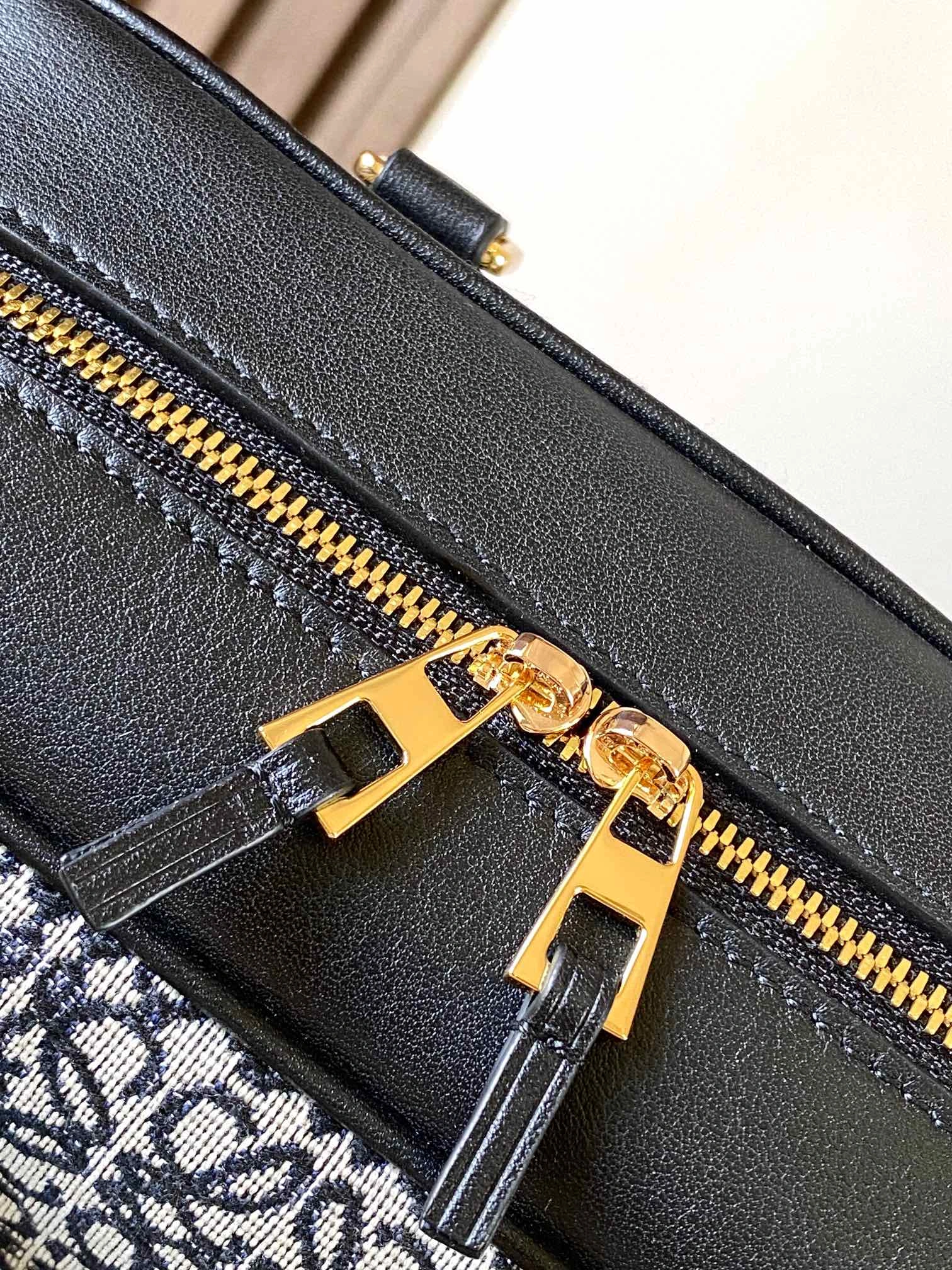 Top mirror Loewe Top Handle Bags