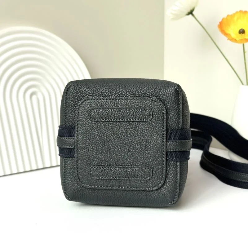 Top mirror Loro Piana Bucket Bags