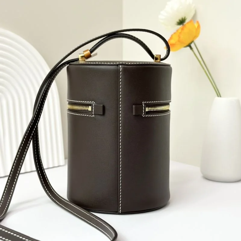Top mirror Loro Piana Bucket Bags