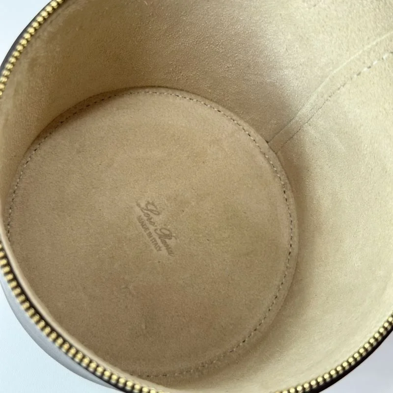 Top mirror Loro Piana Bucket Bags