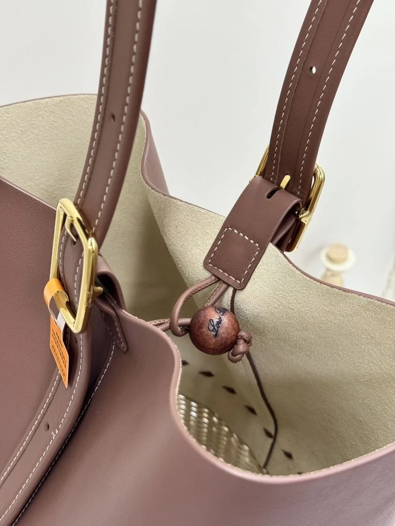 Top mirror Loro Piana Bucket Bags