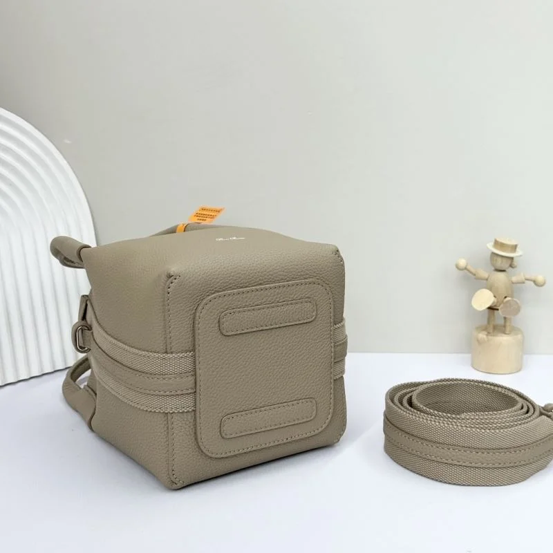 Top mirror Loro Piana Bucket Bags