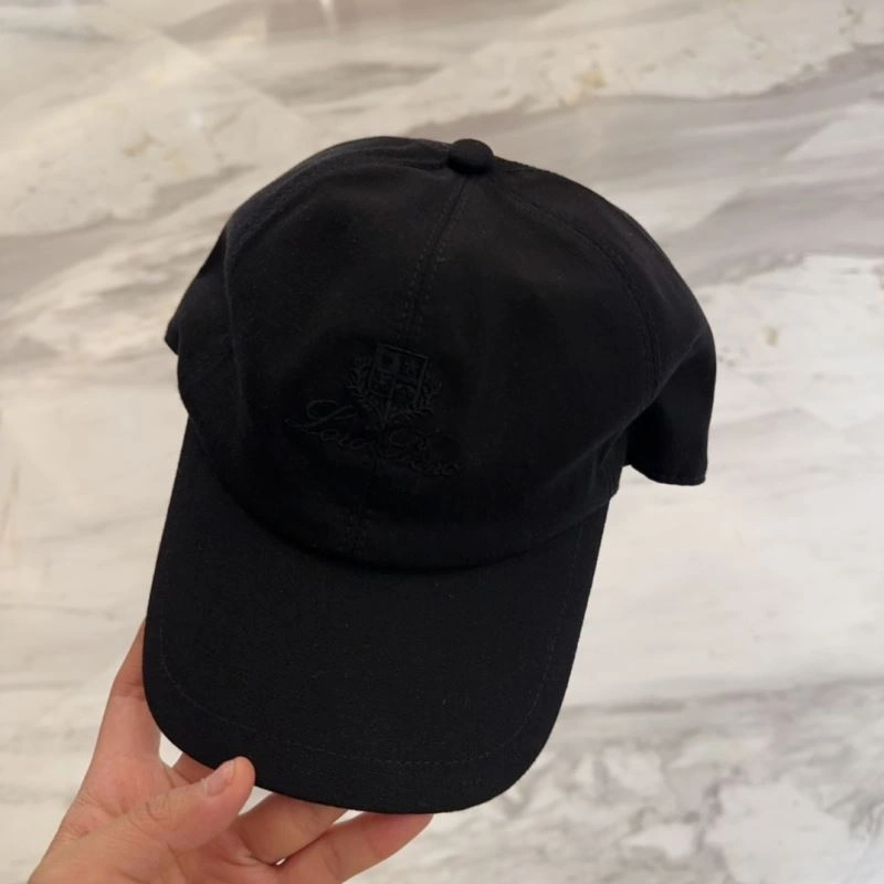 Low-cost Loro Piana Caps