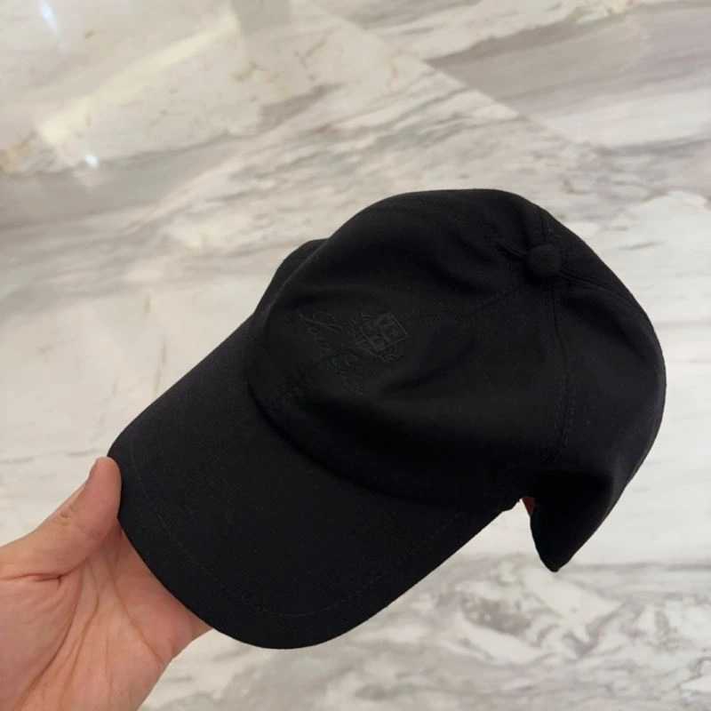 Low-cost Loro Piana Caps