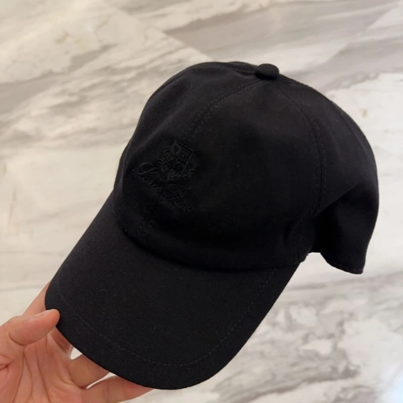 Low-cost Loro Piana Caps