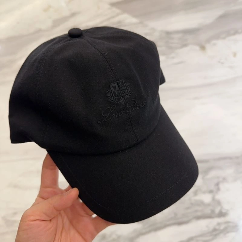 Low-cost Loro Piana Caps