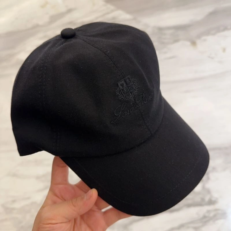 Low-cost Loro Piana Caps