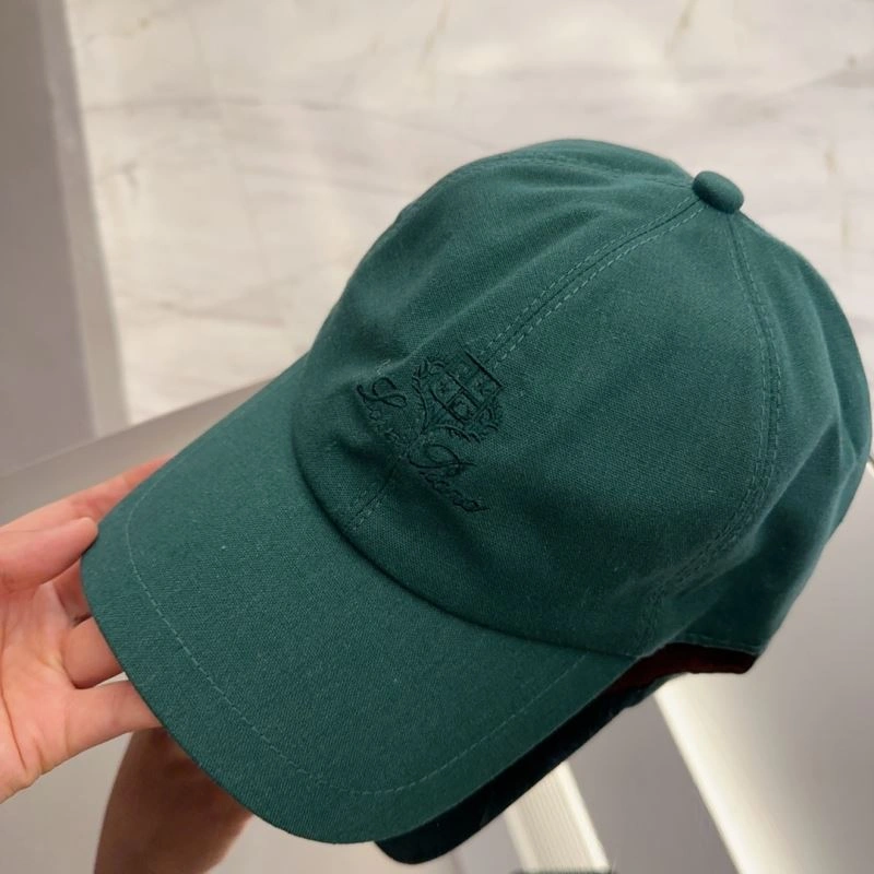 Low-cost Loro Piana Caps