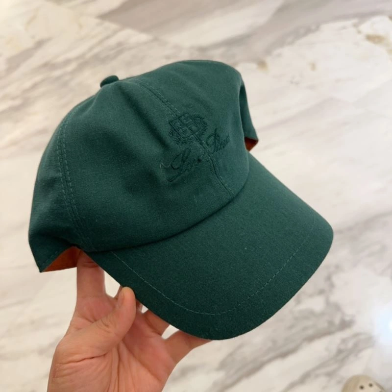 Low-cost Loro Piana Caps