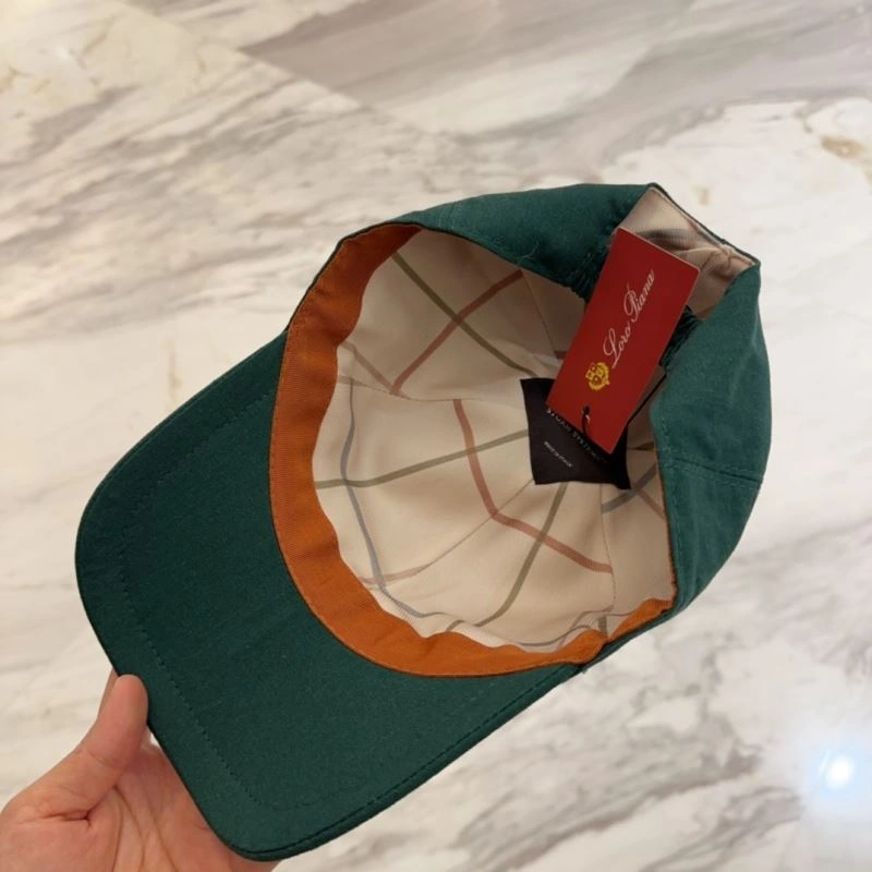 Low-cost Loro Piana Caps