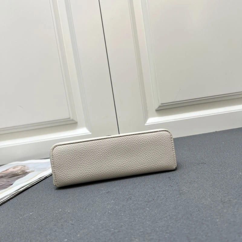 Inexpensive Loro Piana Cosmetic Bags