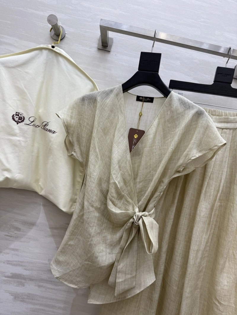 Top mirror Loro Piana Dress Suits