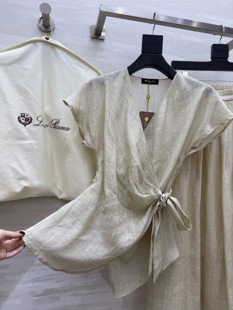 Top mirror Loro Piana Dress Suits