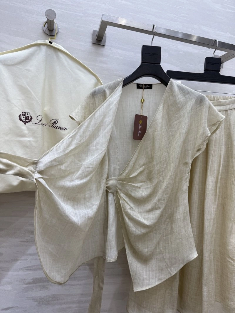 Top mirror Loro Piana Dress Suits