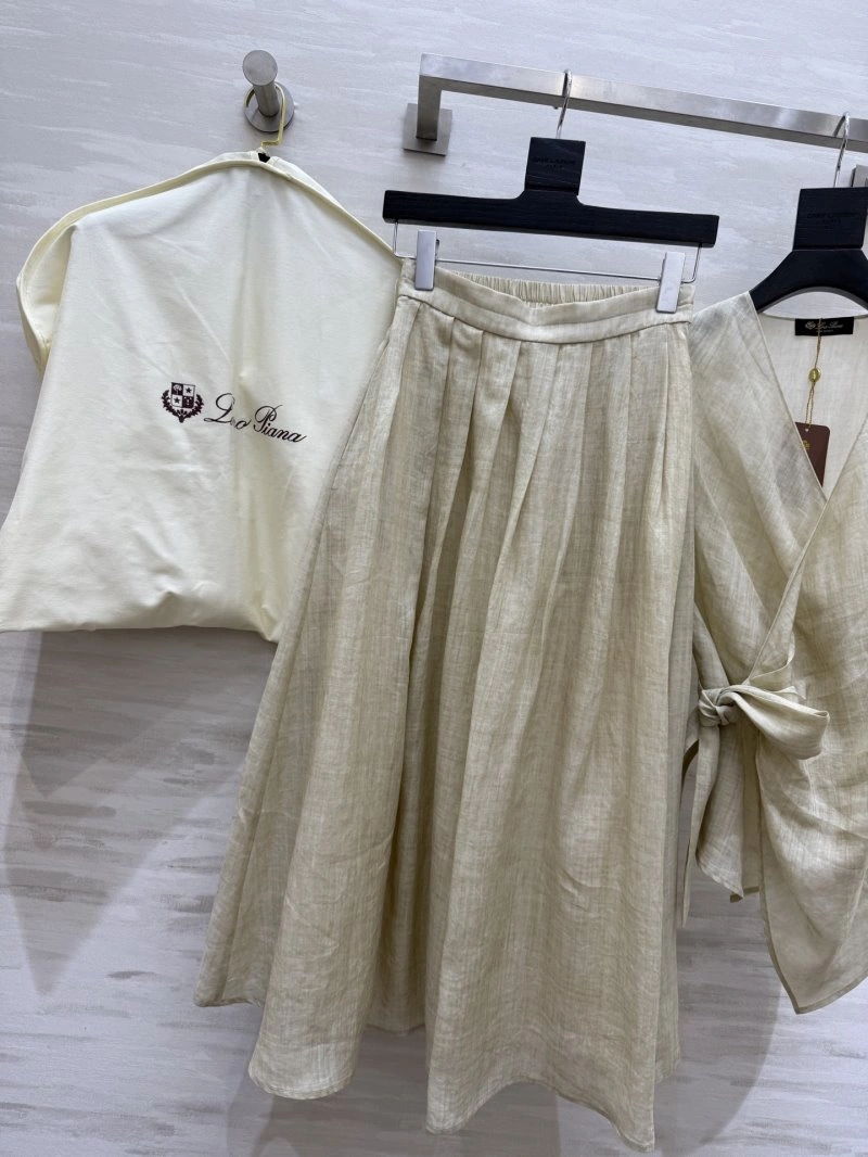 Top mirror Loro Piana Dress Suits