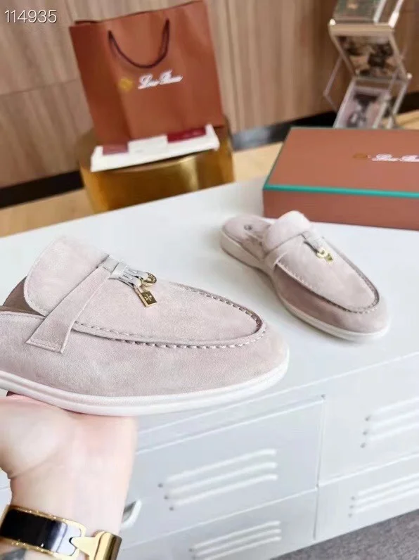 Low-cost Loro Piana Sandals