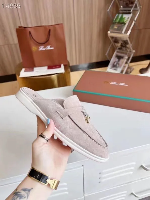 Low-cost Loro Piana Sandals